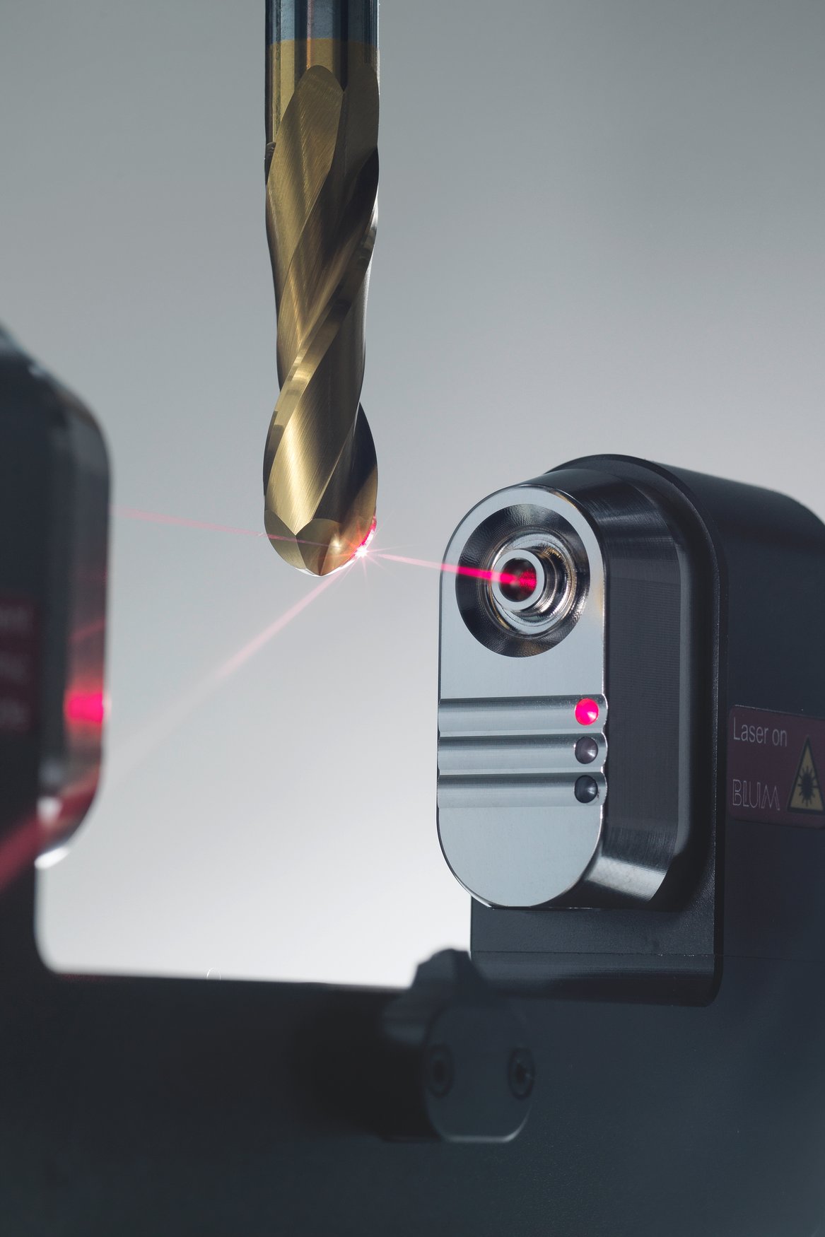 Tool measurement with the LC50-DIGILOG laser measuring system